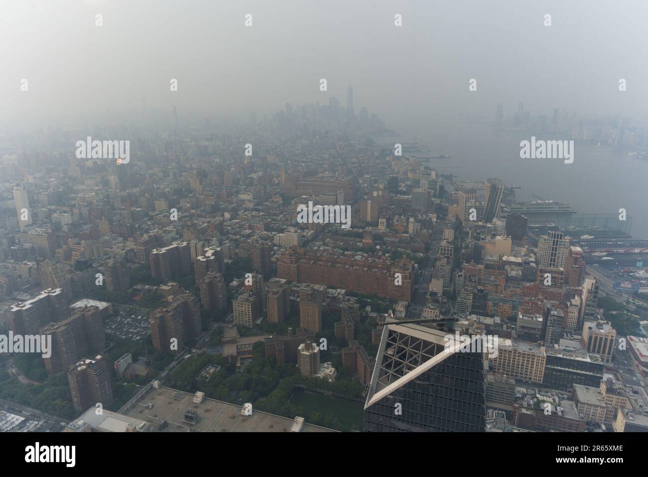 Nyc smoke pollution wildfires hi-res stock photography and images - Alamy