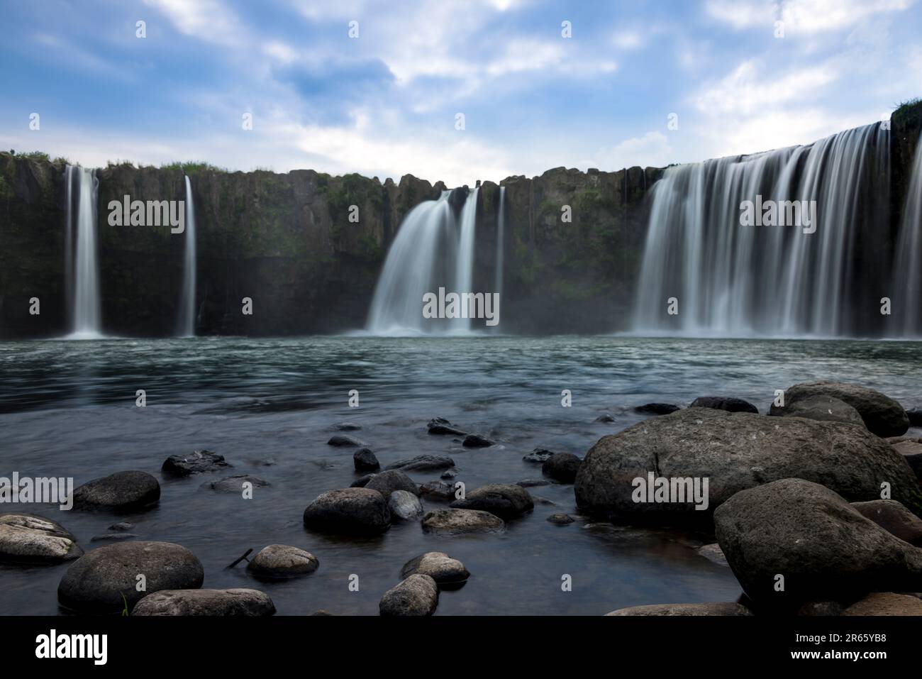 Slow exposure waterfall hi-res stock photography and images - Alamy