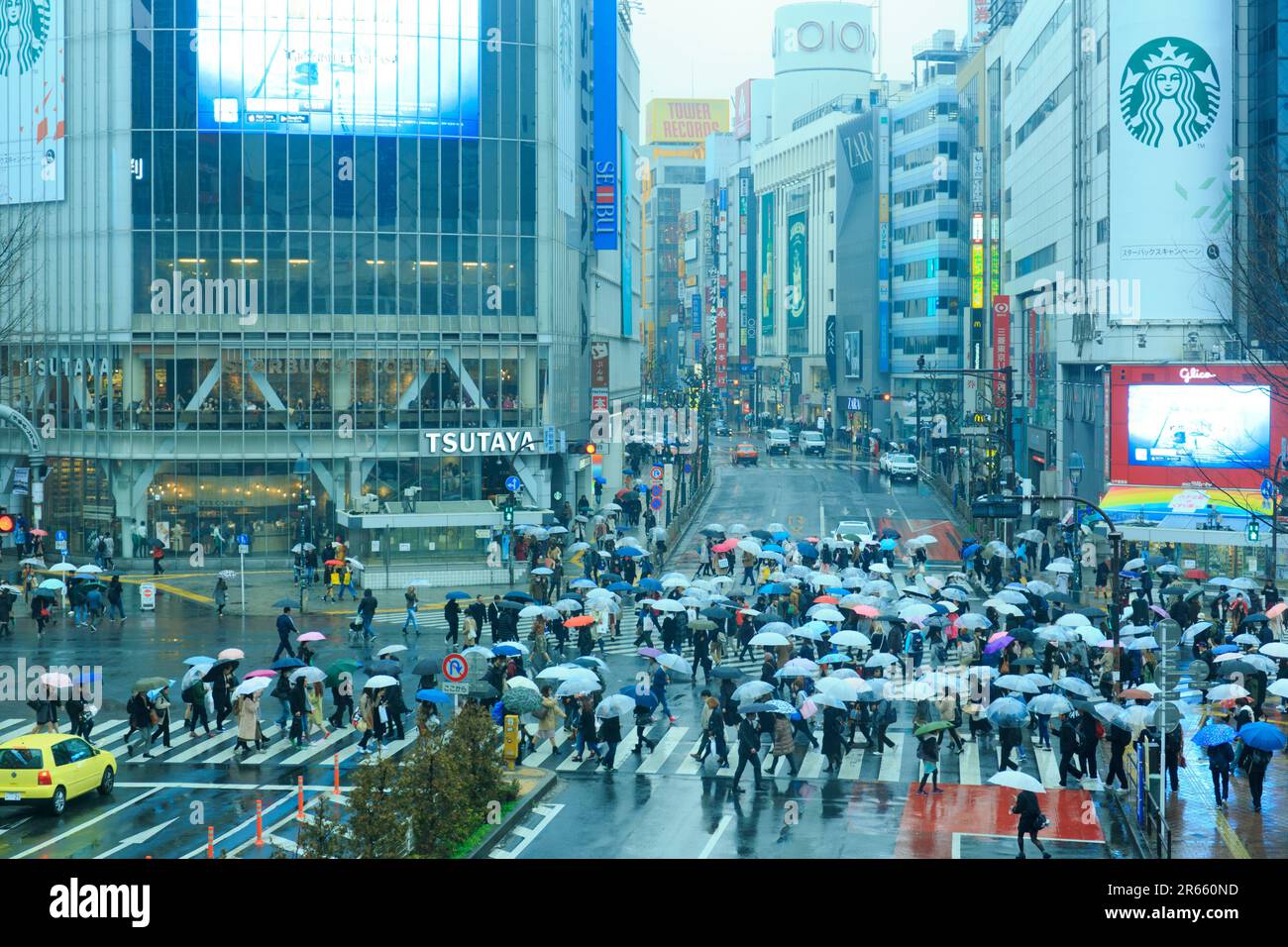 Shibuya Scramble Crossing in the rain Stock Photo - Alamy
