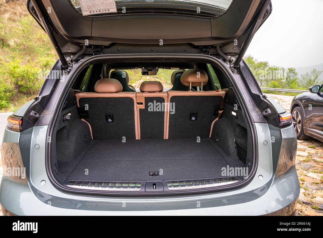 Rear seats up on a second generation Nio ES6 around Shuiguan Great Wall ...