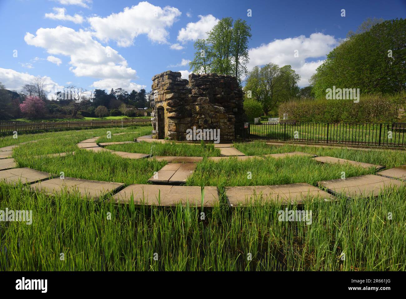 The Water Maze at Hever Castle, the childhood home of Anne Boleyn Stock ...