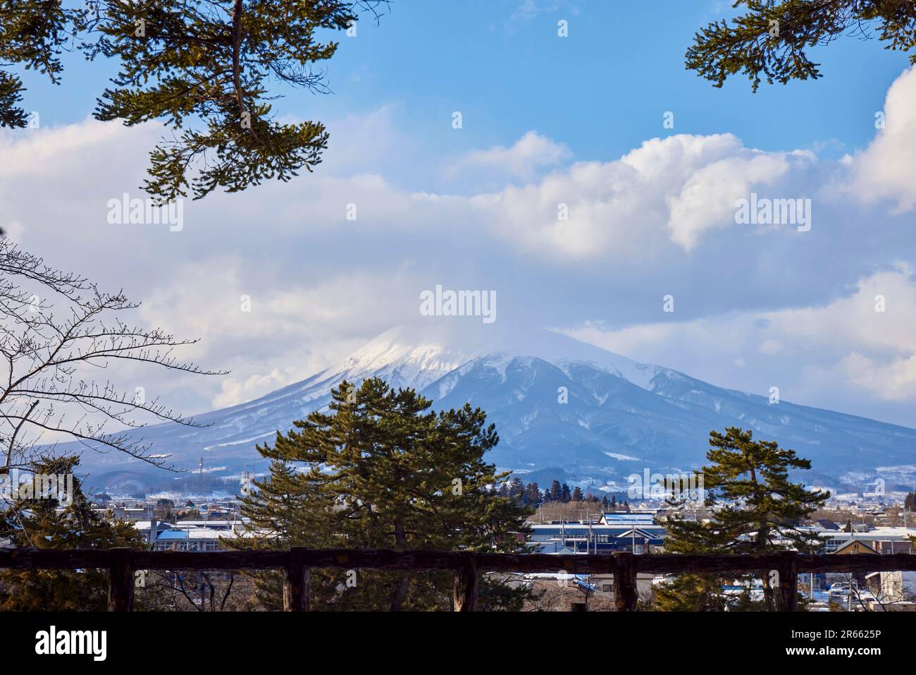 Mt iwaki hi-res stock photography and images - Alamy