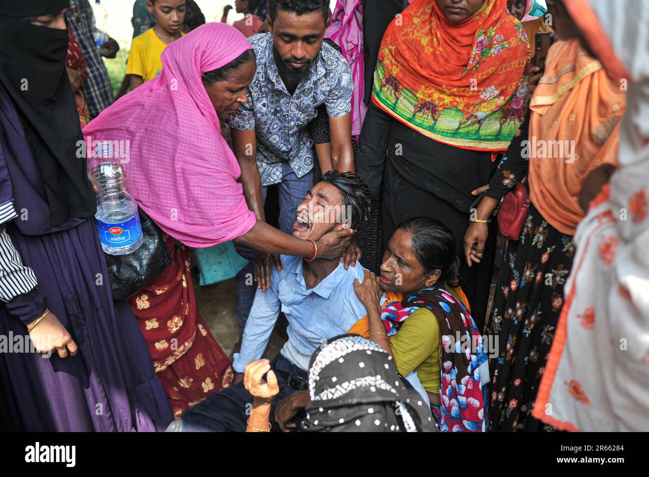 Sylhet, Bangladesh. 7th June 2023. Accident victims receiving emergency ...