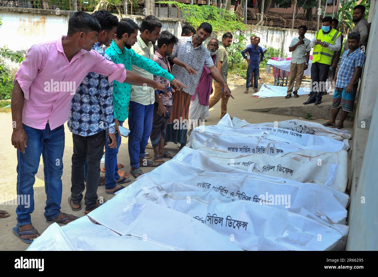 Sylhet, Bangladesh. 7th June 2023. Accident victims receiving emergency ...