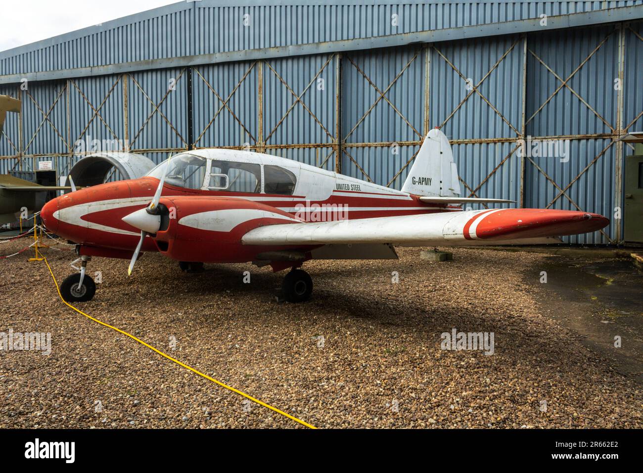 Piper pa 23 apache hi-res stock photography and images - Alamy