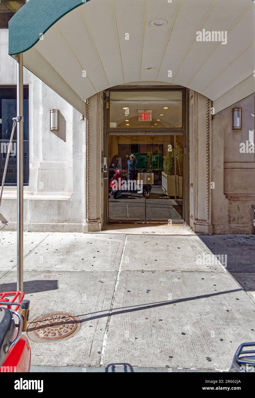 30 east 60th street hi-res stock photography and images - Alamy