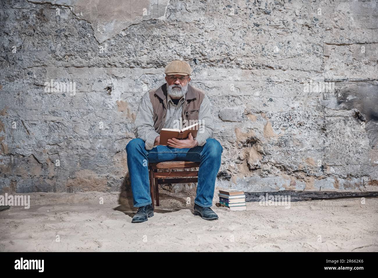 Man beard glasses sits table hi-res stock photography and images - Alamy