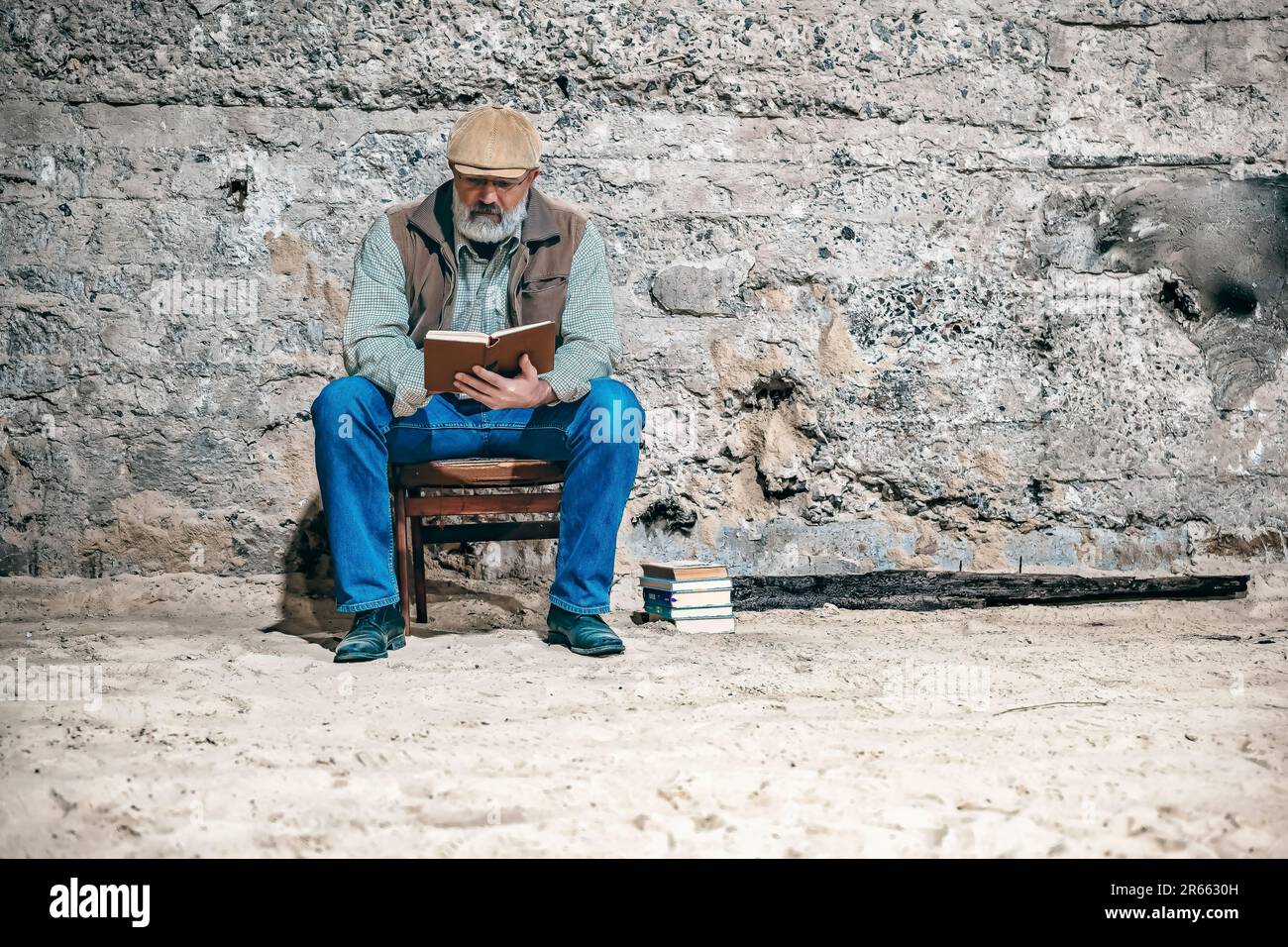 A boy read a book cartoon hi-res stock photography and images - Alamy
