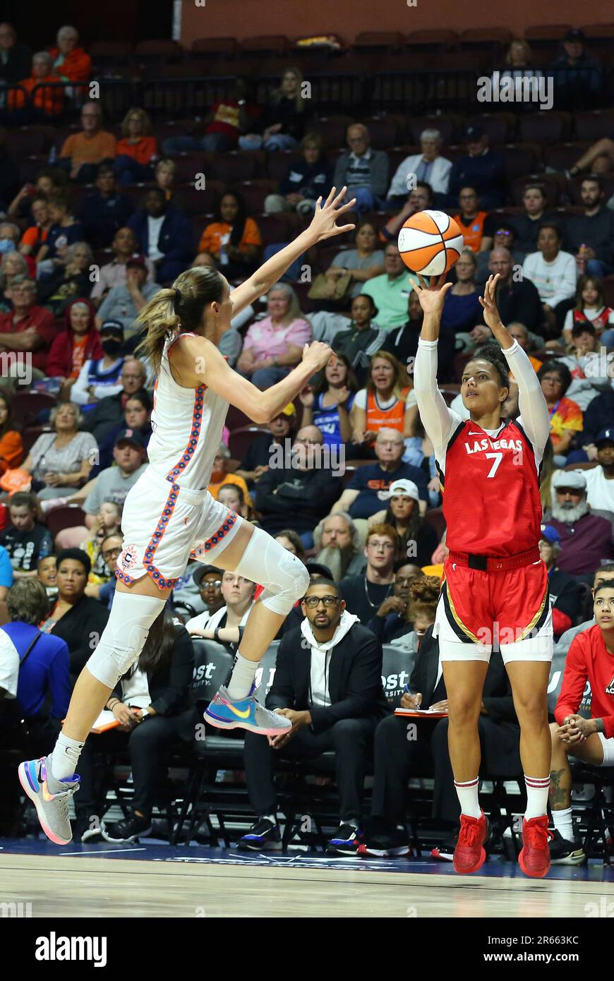 UNCASVILLE, CT - JUNE 06: Las Vegas Aces forward Alysha Clark (7 ...