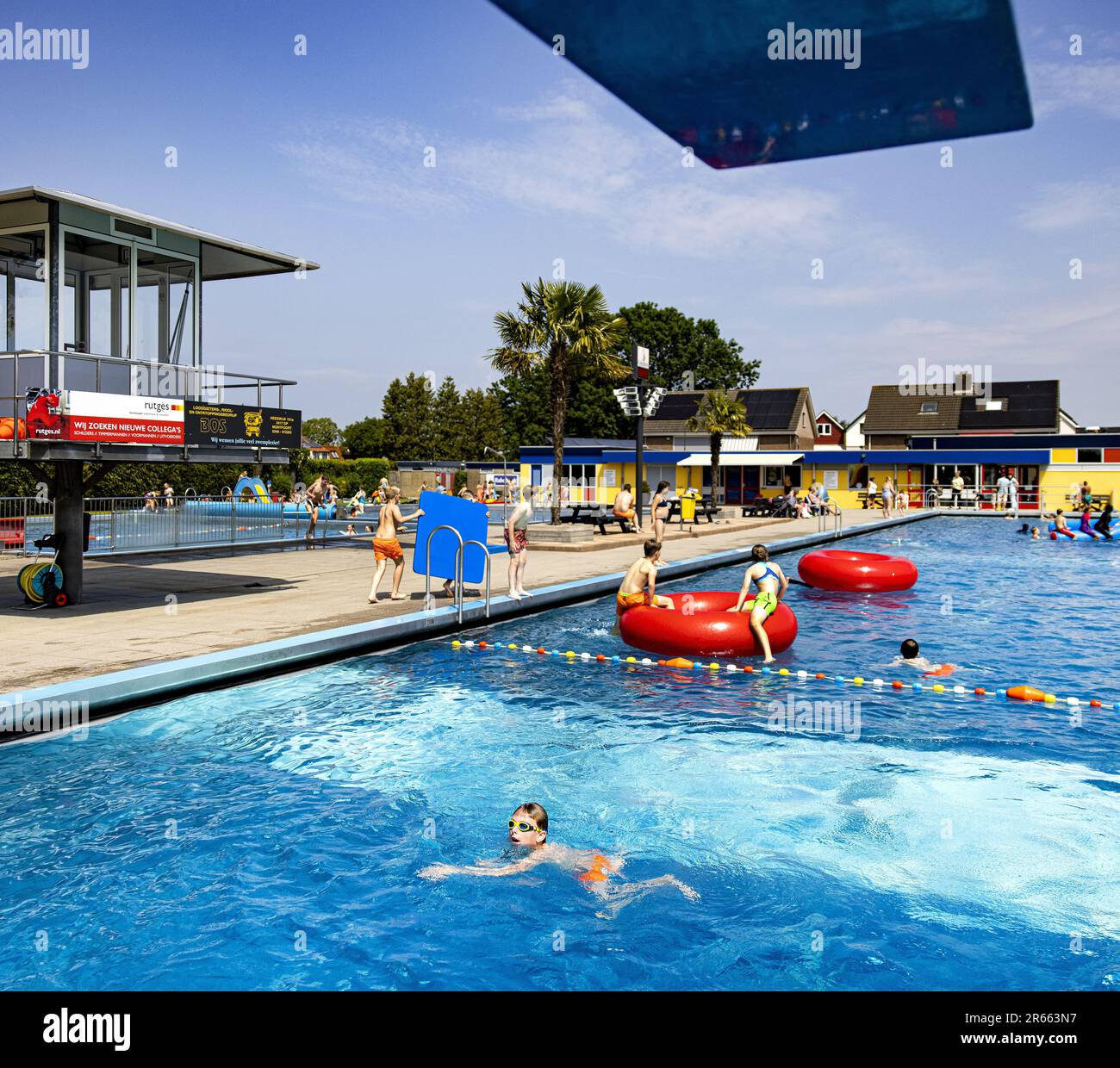 Zwembad hi-res stock photography and images - Alamy