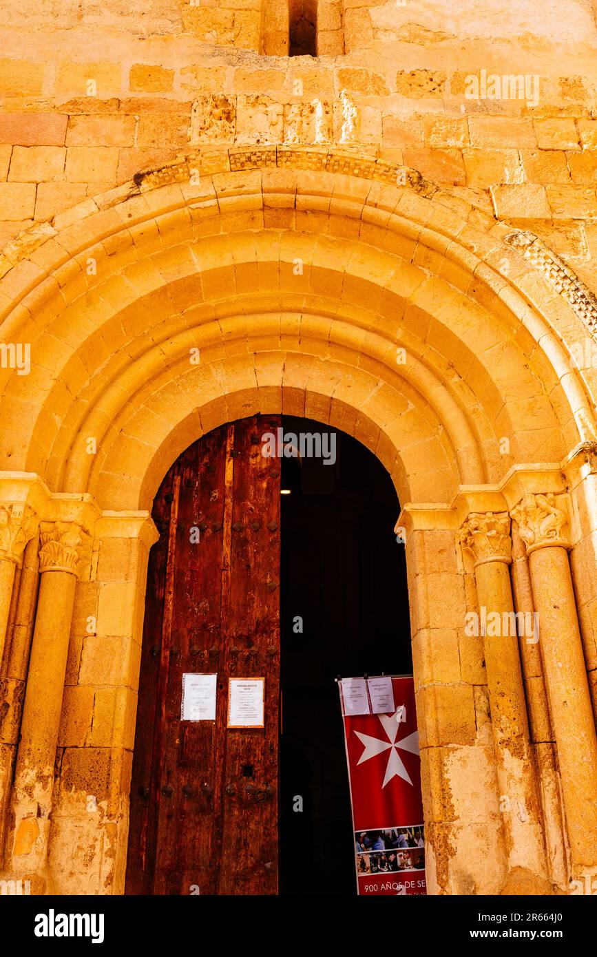 Side door of the south facade. Church of the True Cross, Iglesia de la ...
