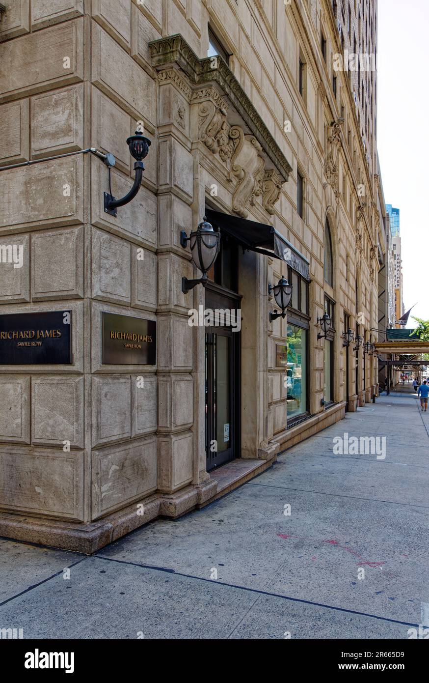 Street-level detail of the Emery Roth-designed Ritz Tower, at 465 Park ...
