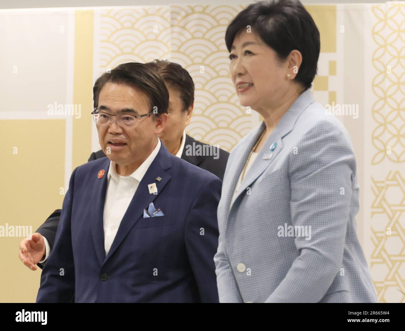 Tokyo, Japan. 7th June, 2023. Tokyo Governor Yuriko Koike (R) walks with Aichi Governor Hideaki ...