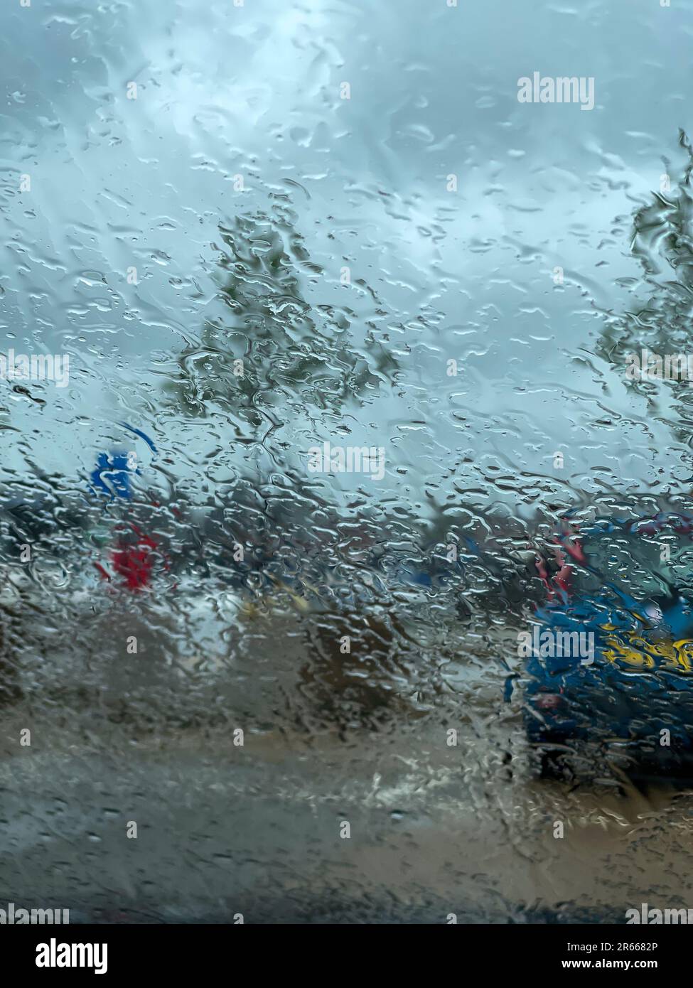 Rain on window hi-res stock photography and images - Alamy