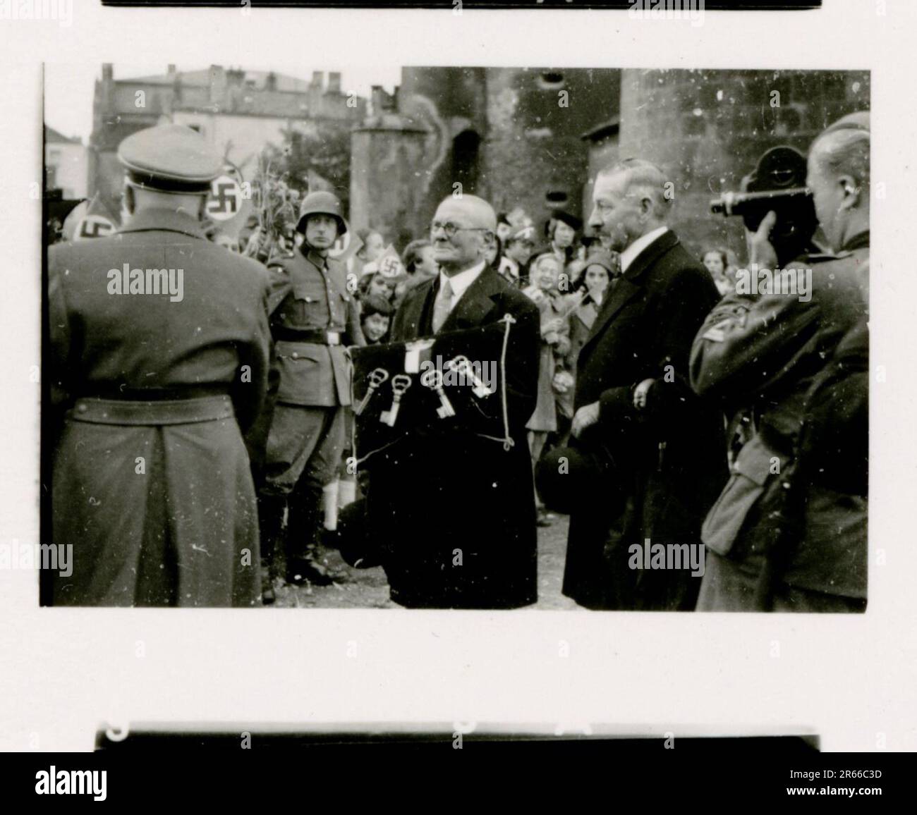 SS Photographer Bergmann, Johannes, Leibstandarte Adolf Hitler, France ...
