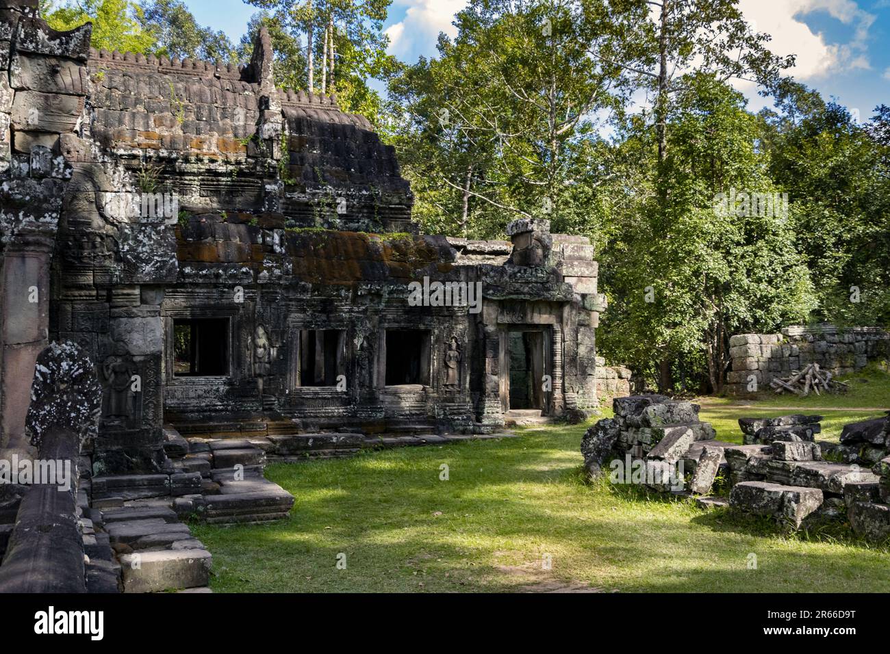 Ruins of an Angkor temple, Cambodia Stock Photo - Alamy
