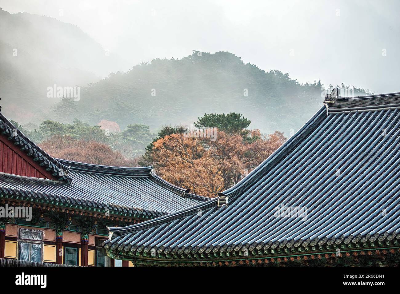 Haeinsa temple hi-res stock photography and images - Alamy