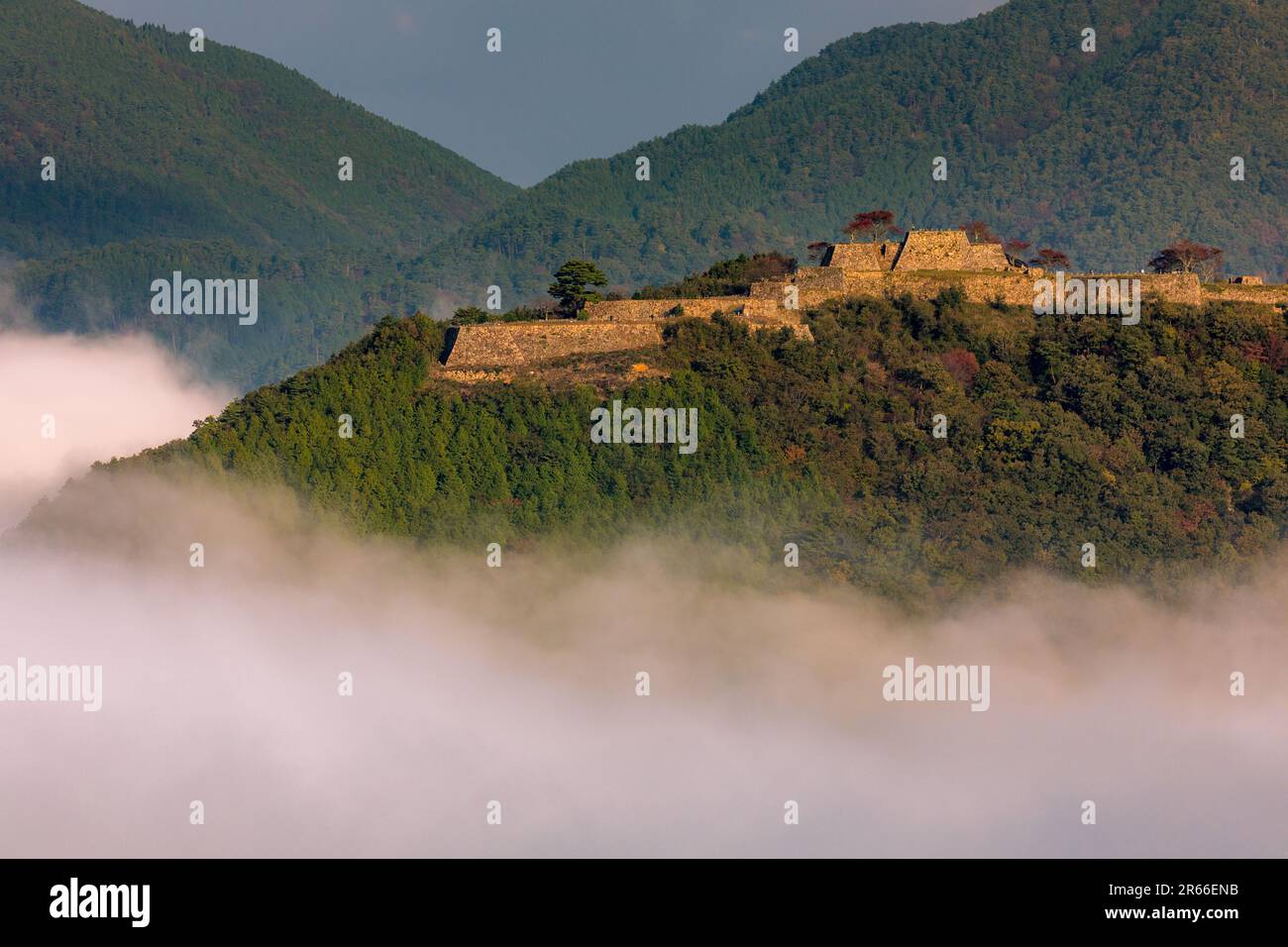 Sea of clouds and the ruins of Takeda Castle Stock Photo - Alamy