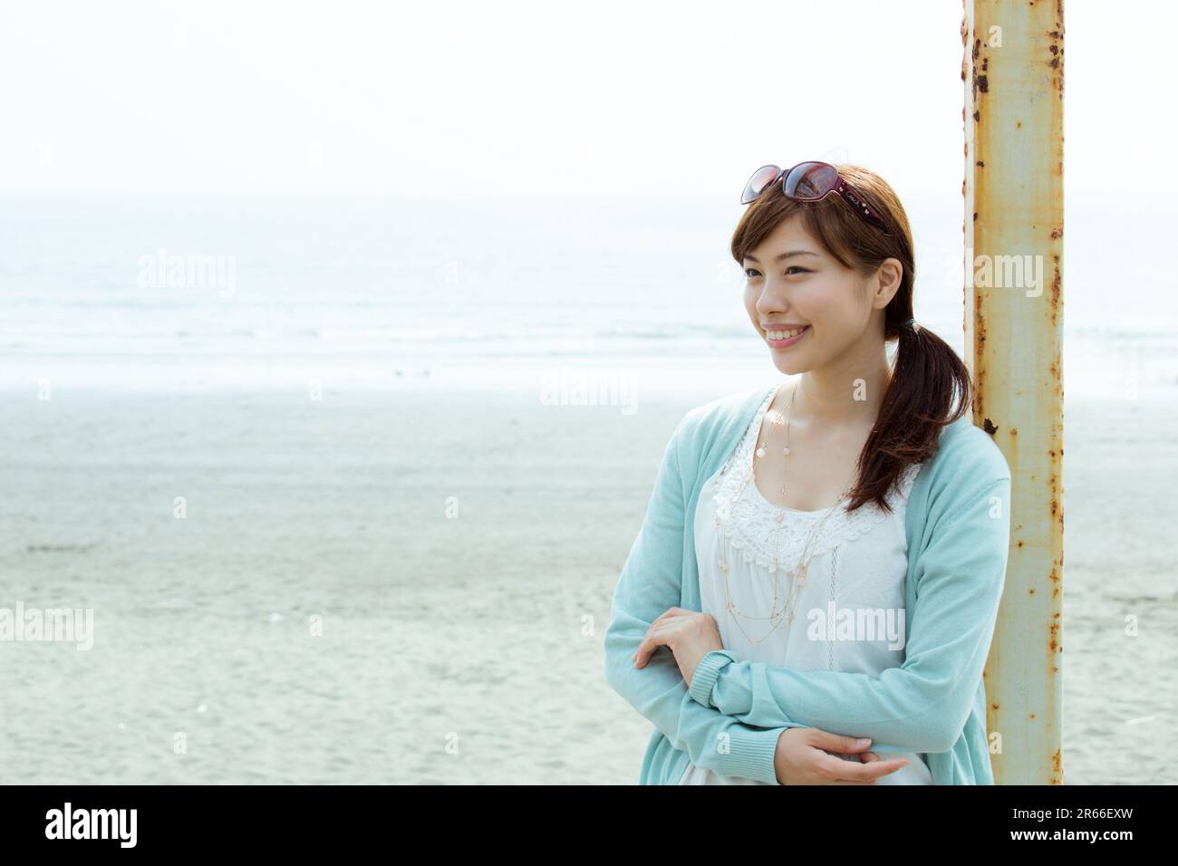 Woman beach profile body hi-res stock photography and images - Alamy