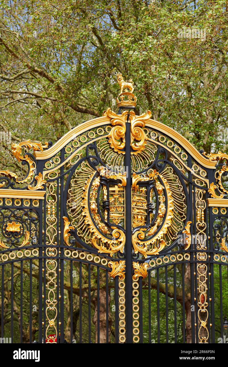 Gilded gates to Green park opposite Buckingham Palace, London, England ...