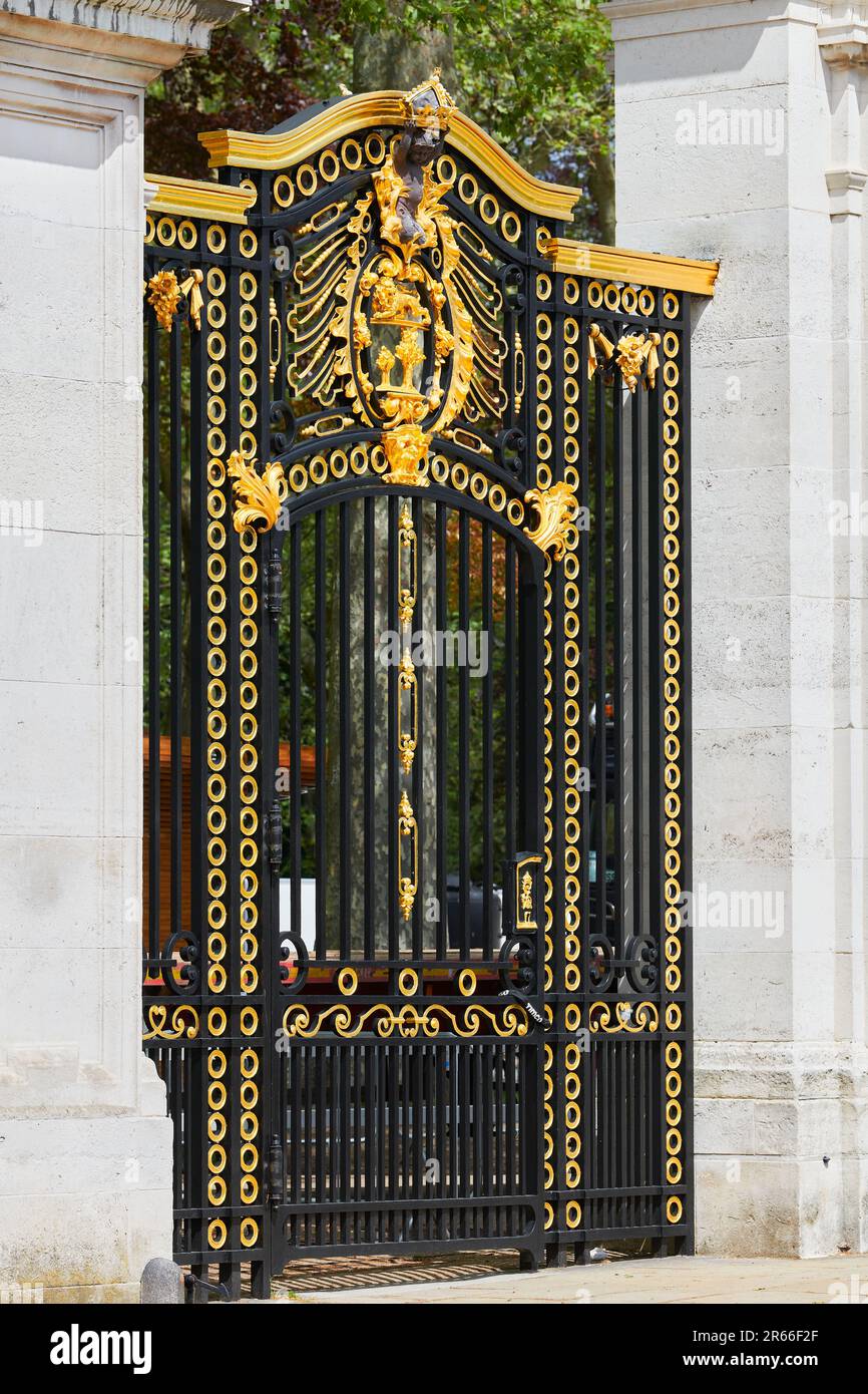 Gilded gates to Green park opposite Buckingham Palace, London, England ...