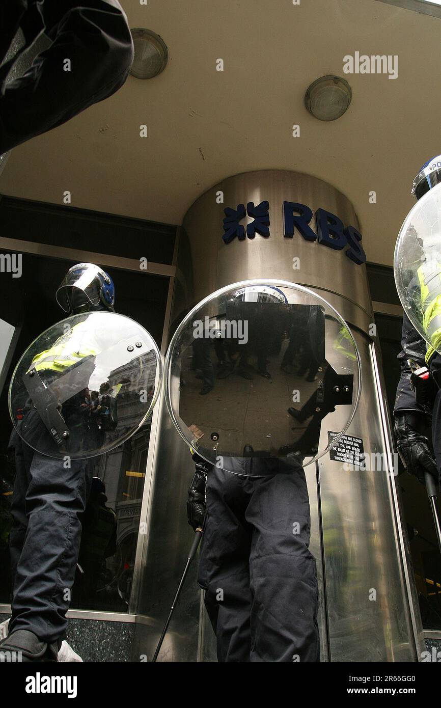 Riot police guarding rbs bank hi-res stock photography and images - Alamy