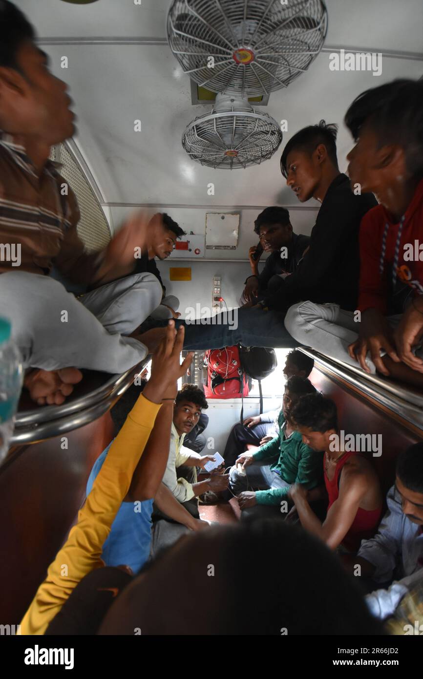 Kolkata, India. 07th June, 2023. Interior of an unreserved crowded ...