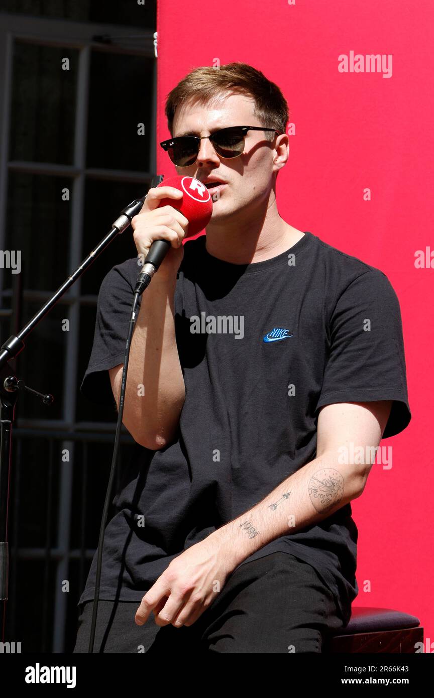 Tom Gregory live im Radio Hamburg Außenstudio im Starbucks ...