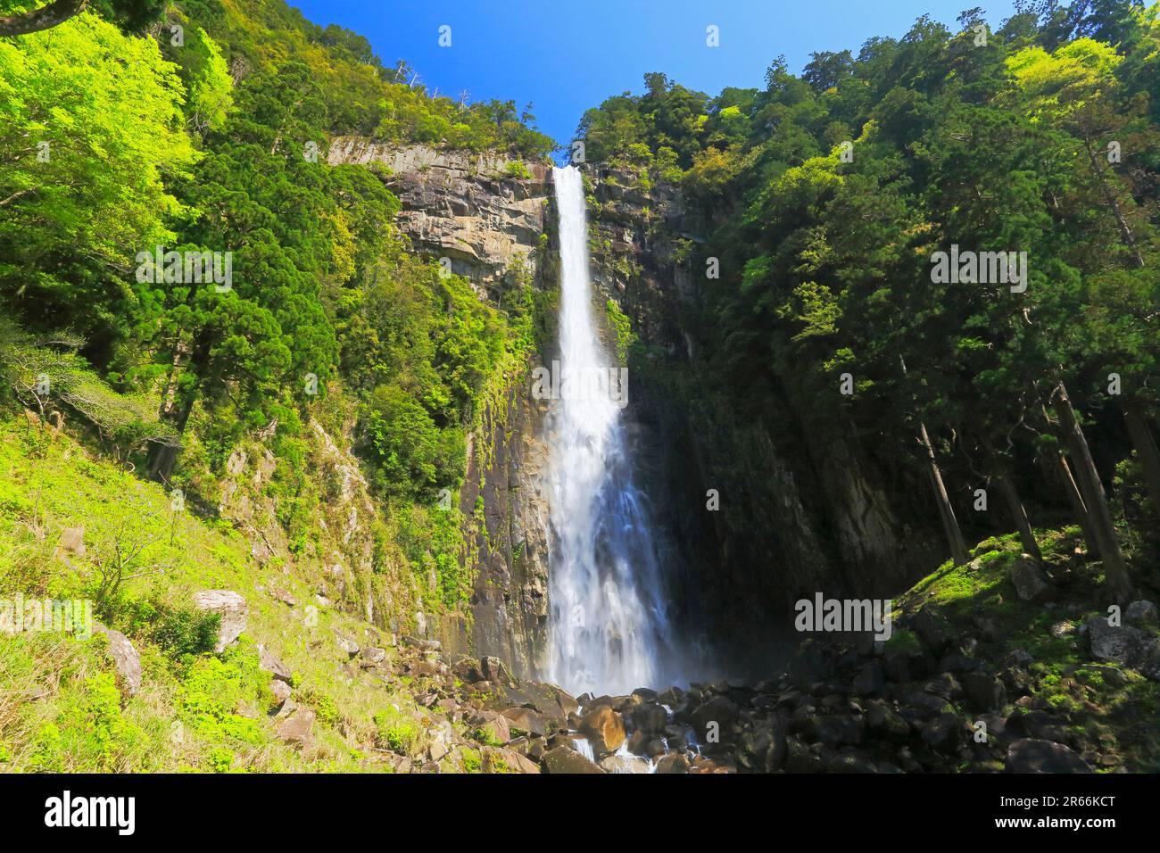 Kumano nachi waterfalls hi-res stock photography and images - Alamy