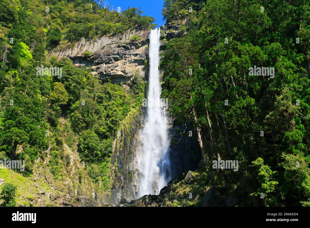 Kumano nachi waterfalls hi-res stock photography and images - Alamy