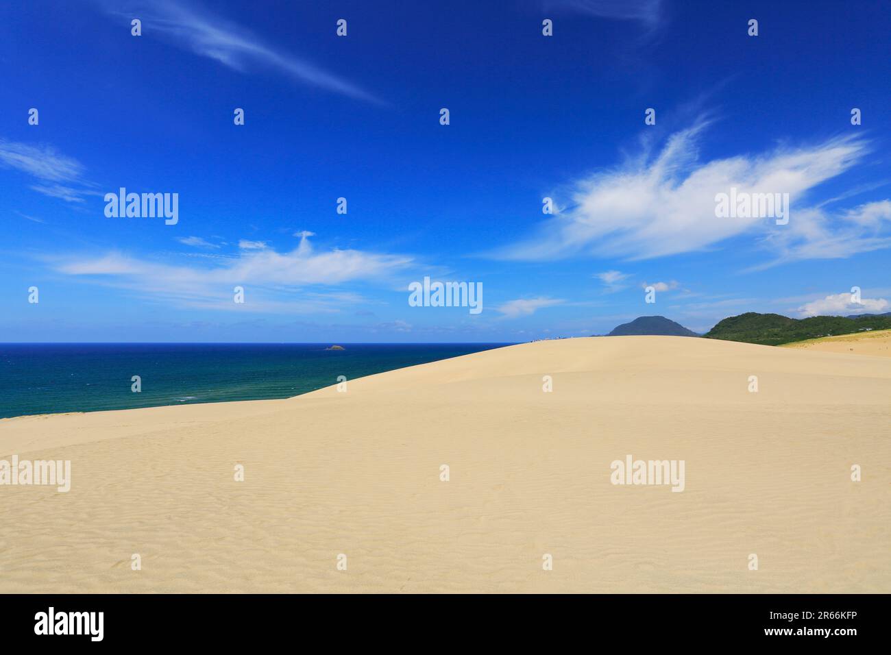 Tottori Sand Dunes and Sea of Japan Stock Photo - Alamy