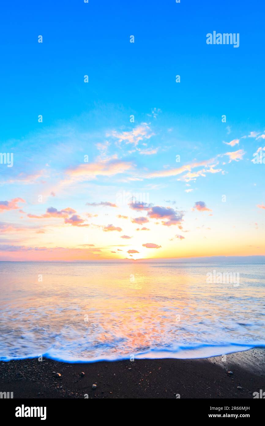 Morning sun and sea Stock Photo - Alamy