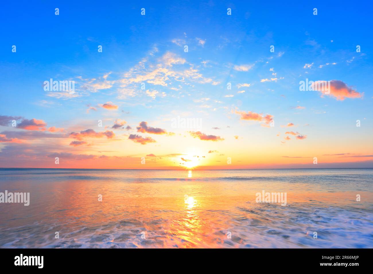 Morning sun and sea Stock Photo - Alamy