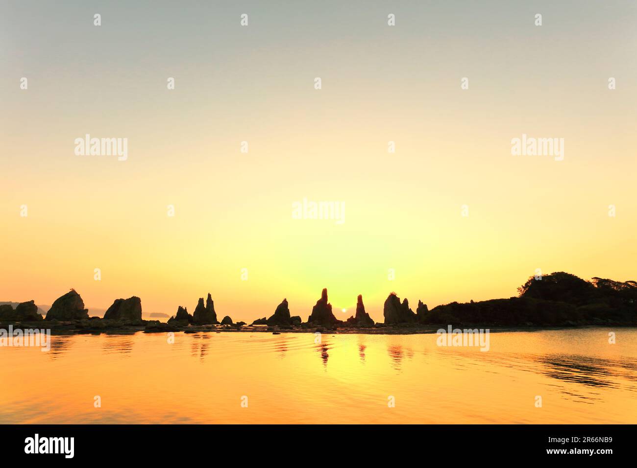 Morning sun and Hashikui rocks Stock Photo - Alamy