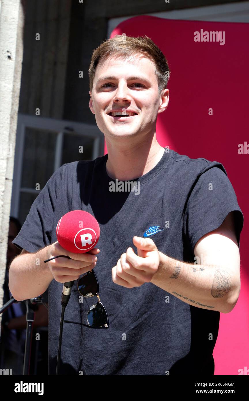 Tom Gregory live im Radio Hamburg Außenstudio im Starbucks ...