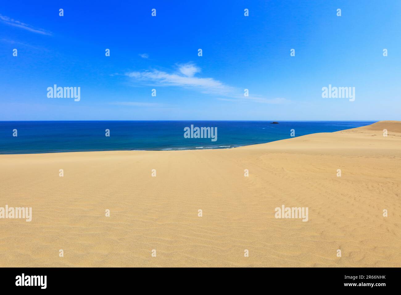 Tottori sand dunes beach hi-res stock photography and images - Alamy