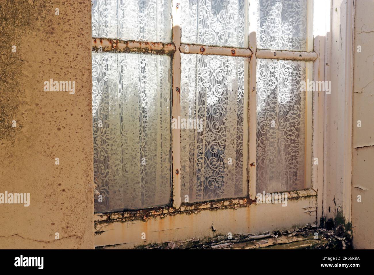 Grimy toilet hi-res stock photography and images - Alamy