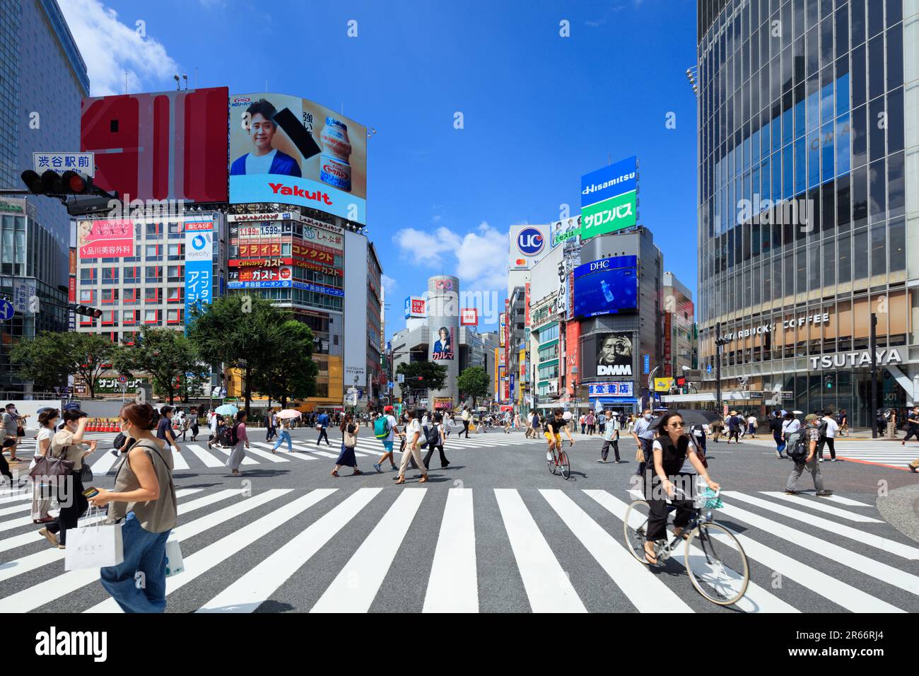 Shibuya scramble crossing and pedestrians Stock Photo - Alamy
