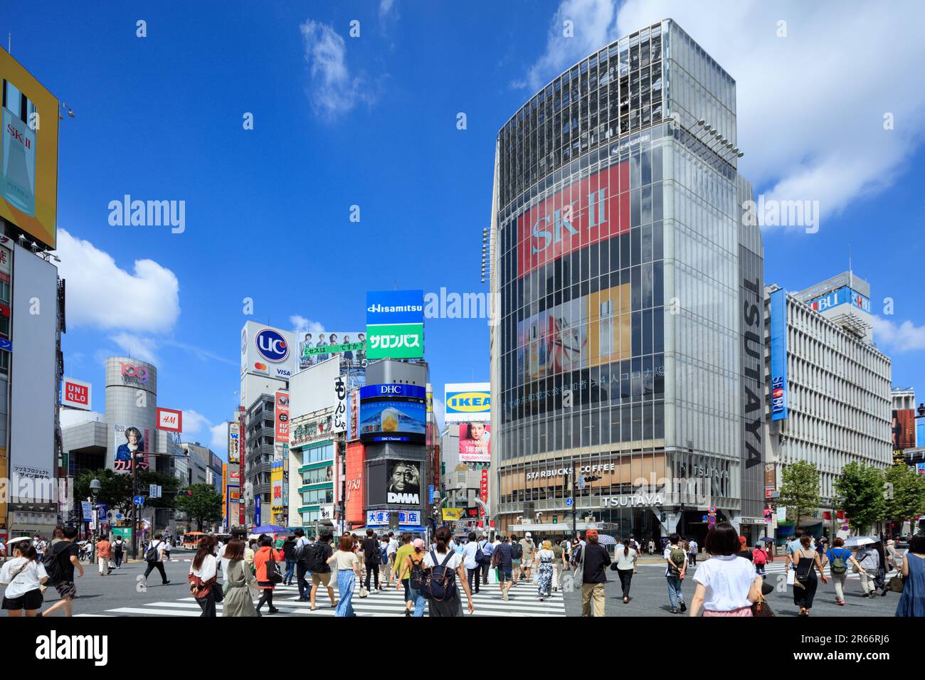 Intersection streetscape hi-res stock photography and images - Alamy
