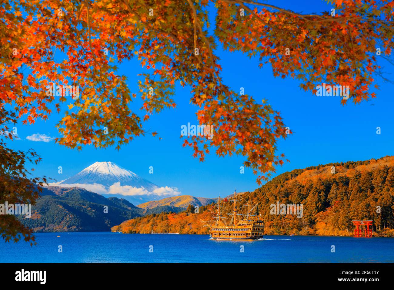 Hakone national park pirate ship hi-res stock photography and images ...