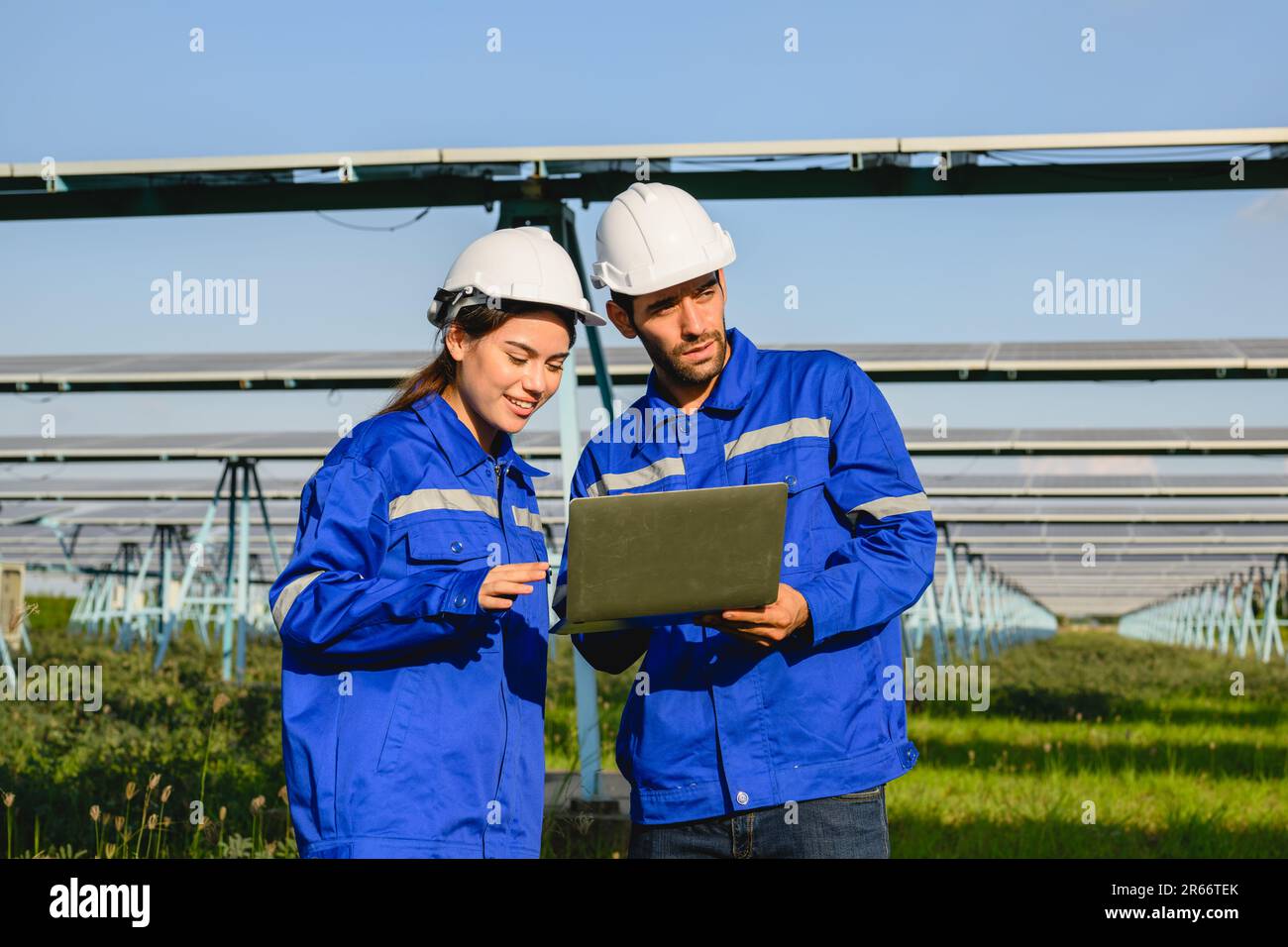 Technicians workers installing solar panels at solar cell farm Stock ...
