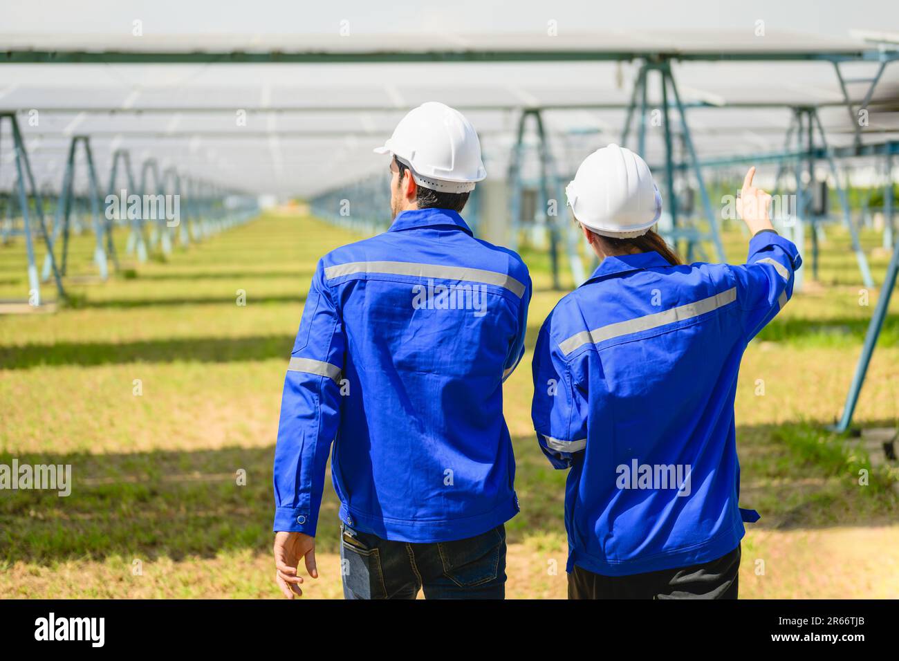 Technicians workers installing solar panels at solar cell farm Stock ...