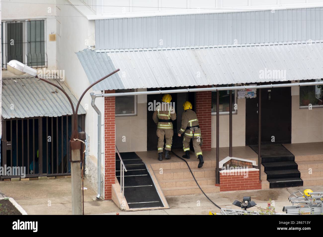 Firefighters arrived at the scene of the fire, enter the entrance of an ...