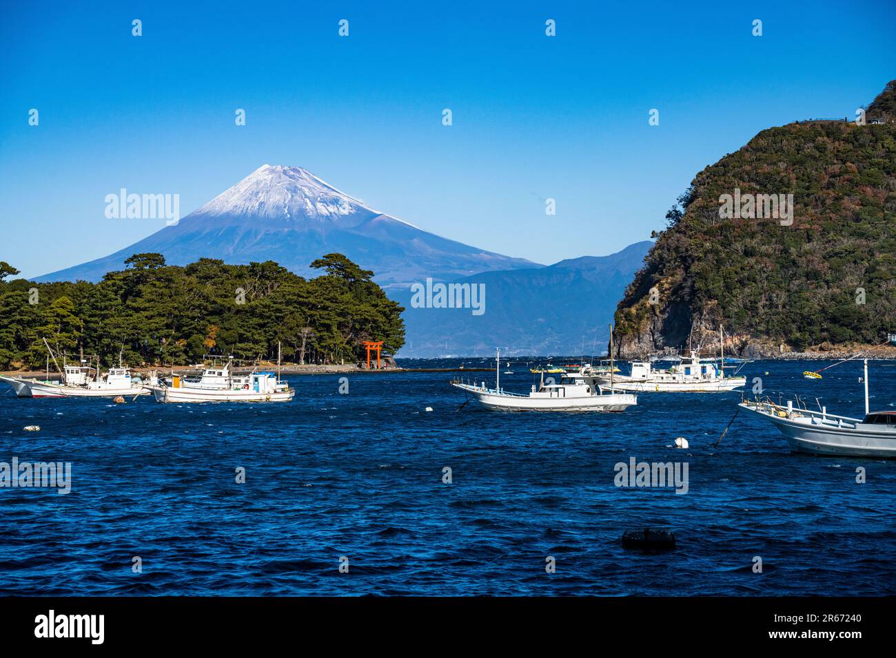 Fuji and Toda Fishing Port, Torii of Moroguchi Shrine Stock Photo - Alamy