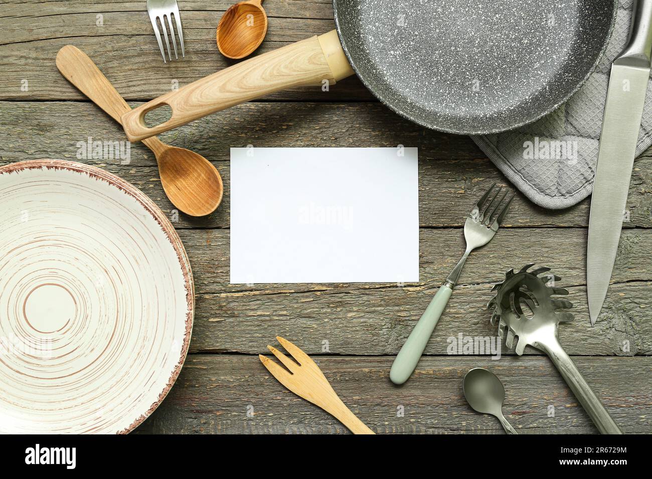 Kitchen utensils logo hi-res stock photography and images - Alamy