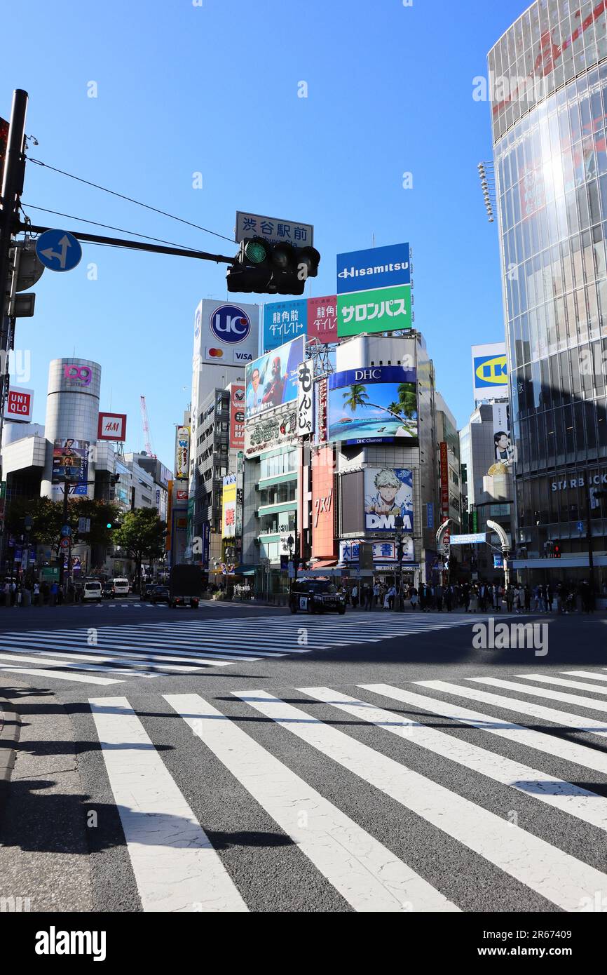 Pedestrian crossing at Shibuya Scramble Crossing Stock Photo - Alamy