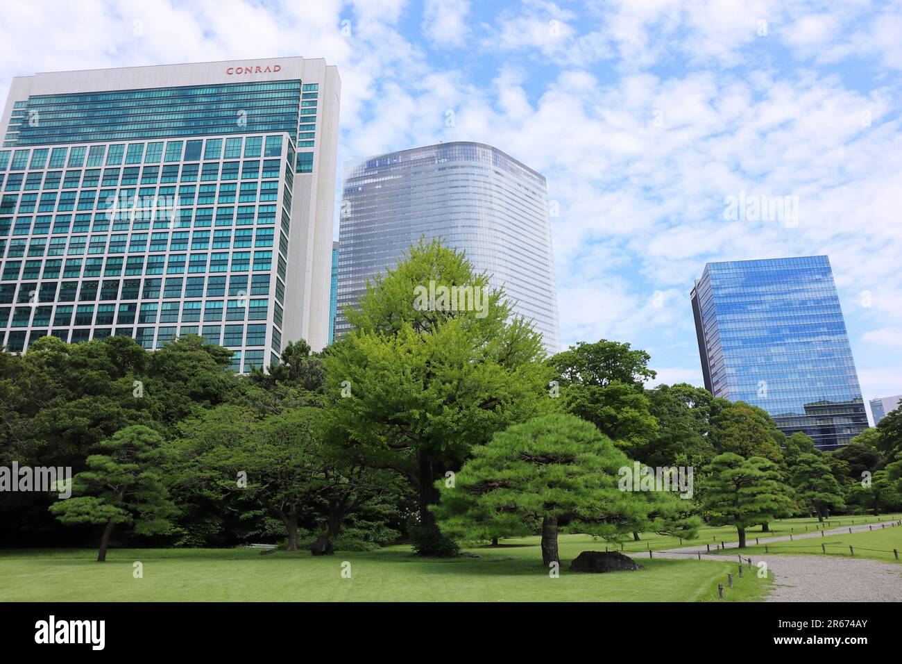 Greenery of Hamarikyu Gardens and skyscrapers of Shiodome Stock Photo ...