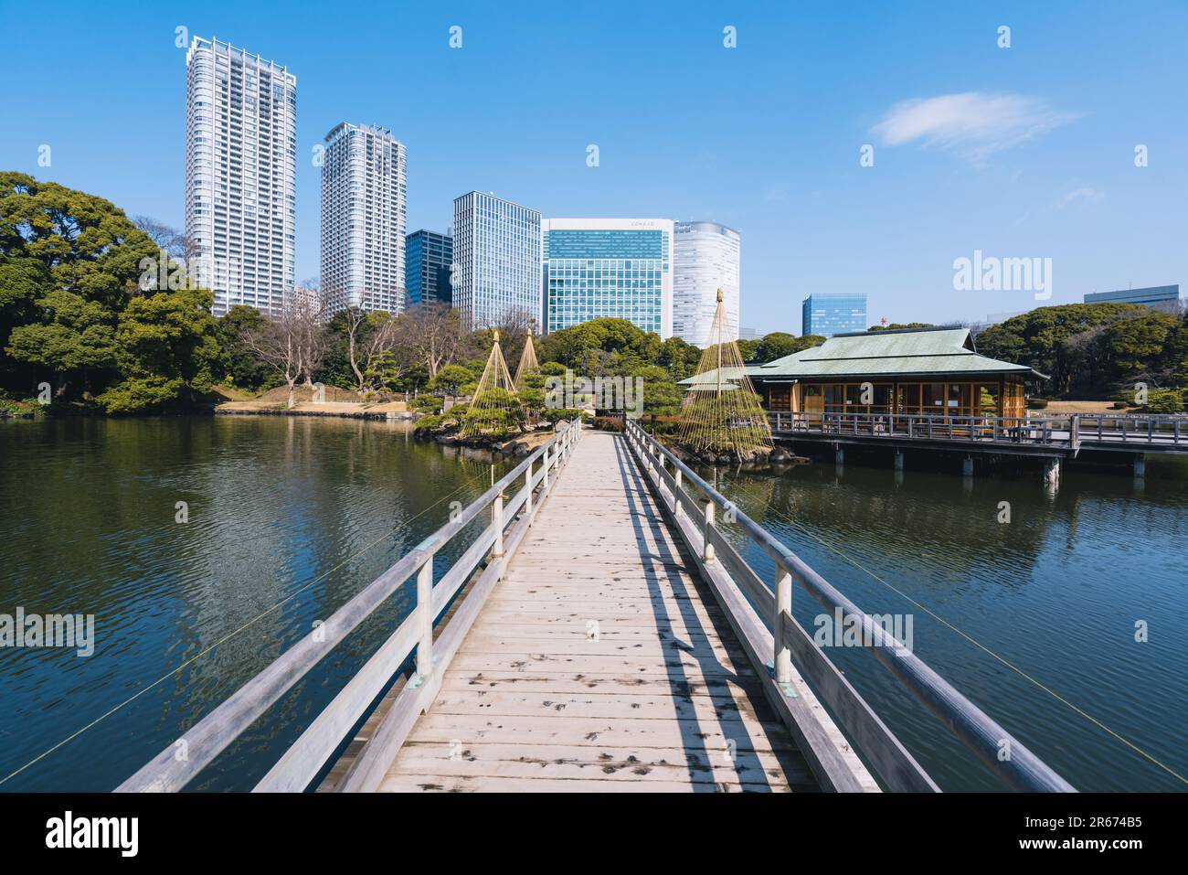 Hamarikyu Gardens in early spring Stock Photo - Alamy