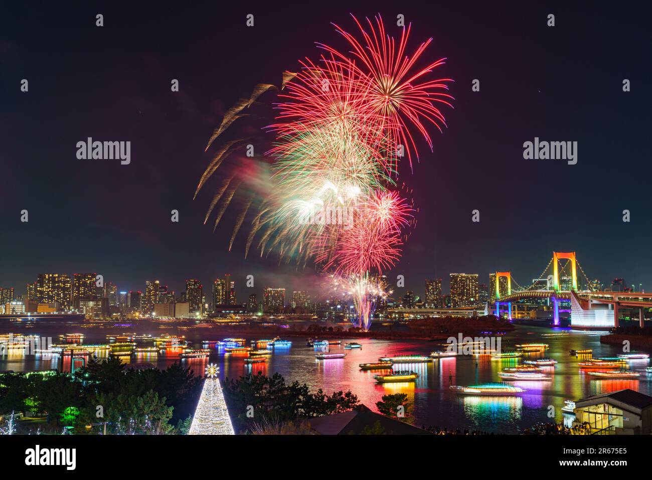 Odaiba Rainbow Fireworks and Rainbow Bridge Stock Photo - Alamy