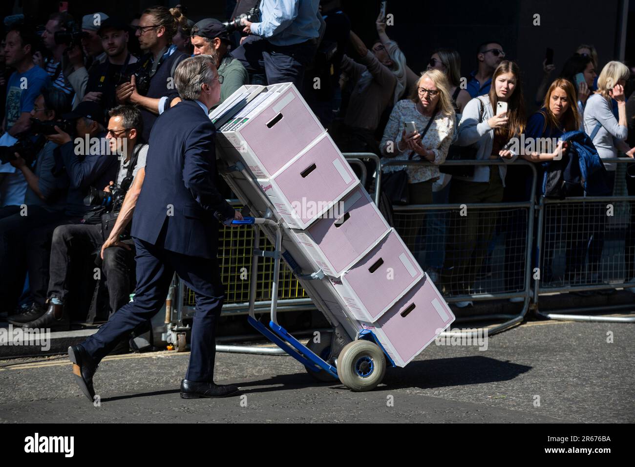 High court trolley hi-res stock photography and images - Alamy